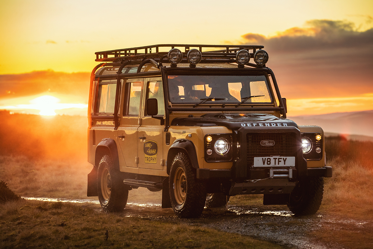 Avontuurlijke Land Rover Defender Works V8 Trophy viert expeditie ...