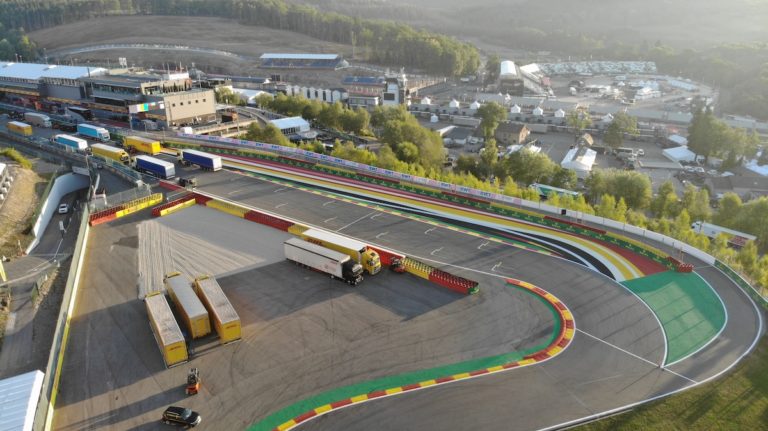 De piste van Spa-Francorchamps is uitgedost in nieuwe kleuren
