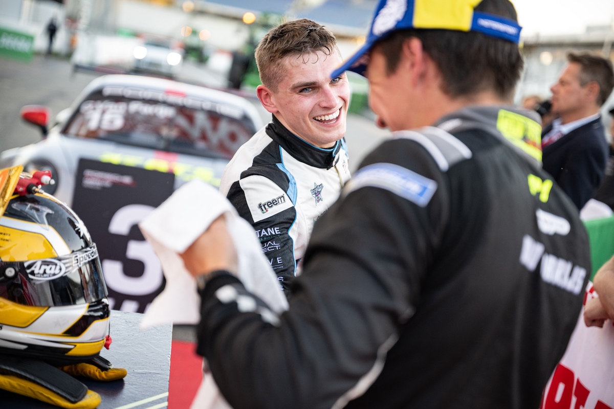 Harry King algemeen kampioen in de Porsche Carrera Cup Benelux 2022