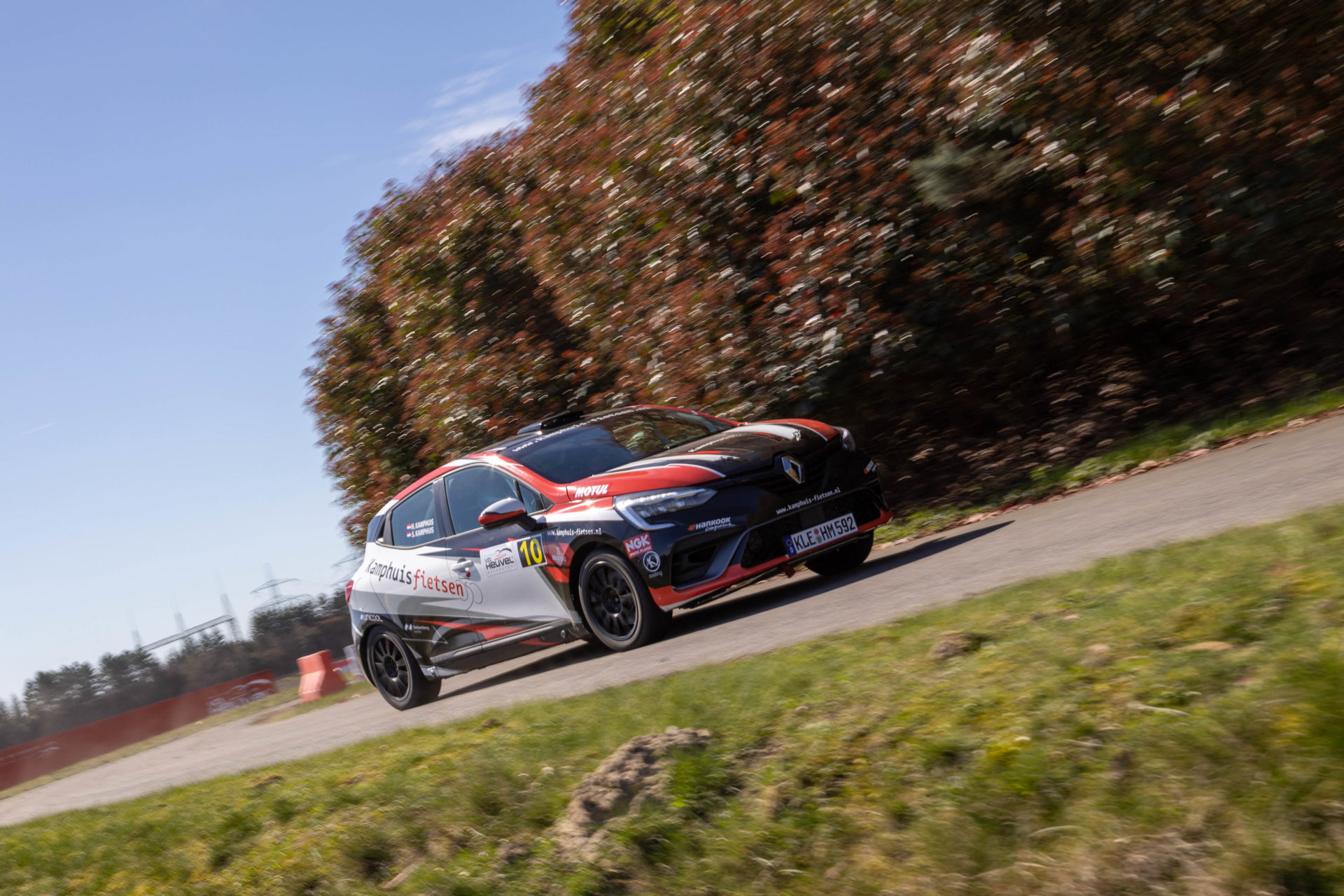 12 Clio's in Rally Trophy tijdens ELE Rally • RallyandRaces.com