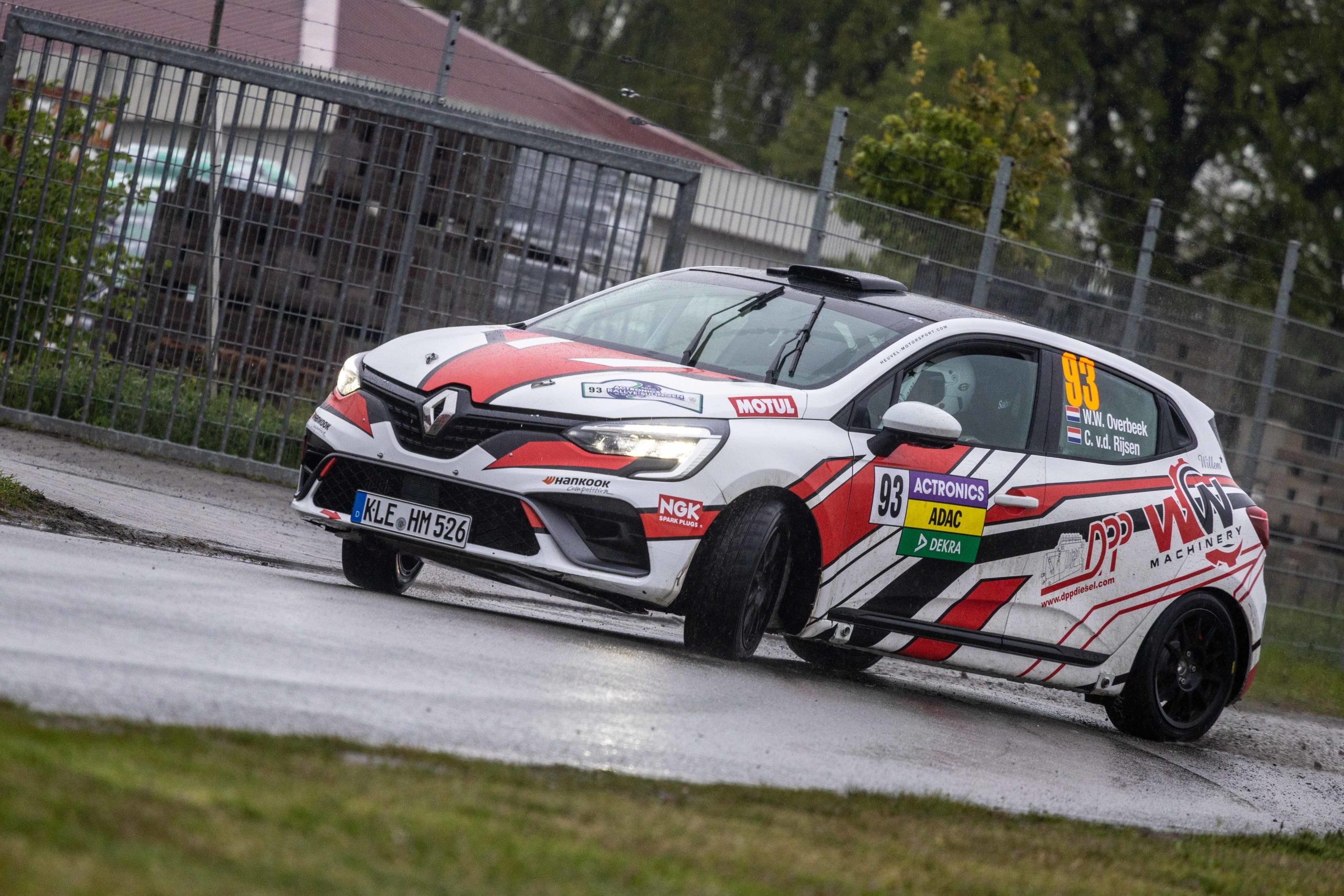 12 Clio's in Rally Trophy tijdens ELE Rally • RallyandRaces.com