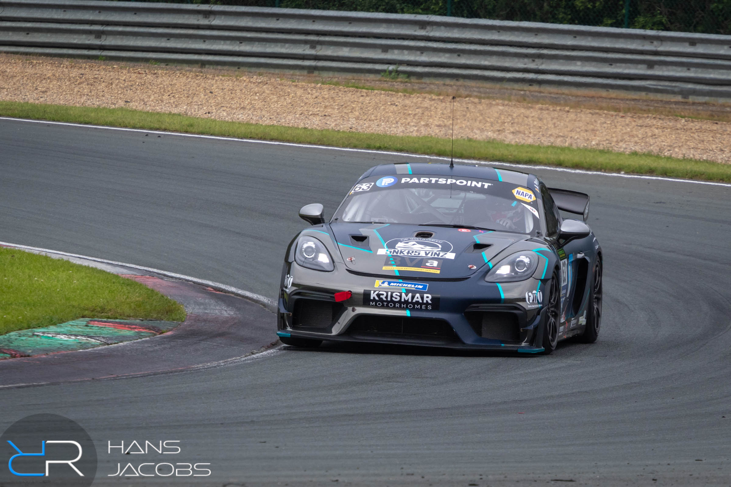 Arthur Peters en Kenny Herremans winnen de opener in GTB ...