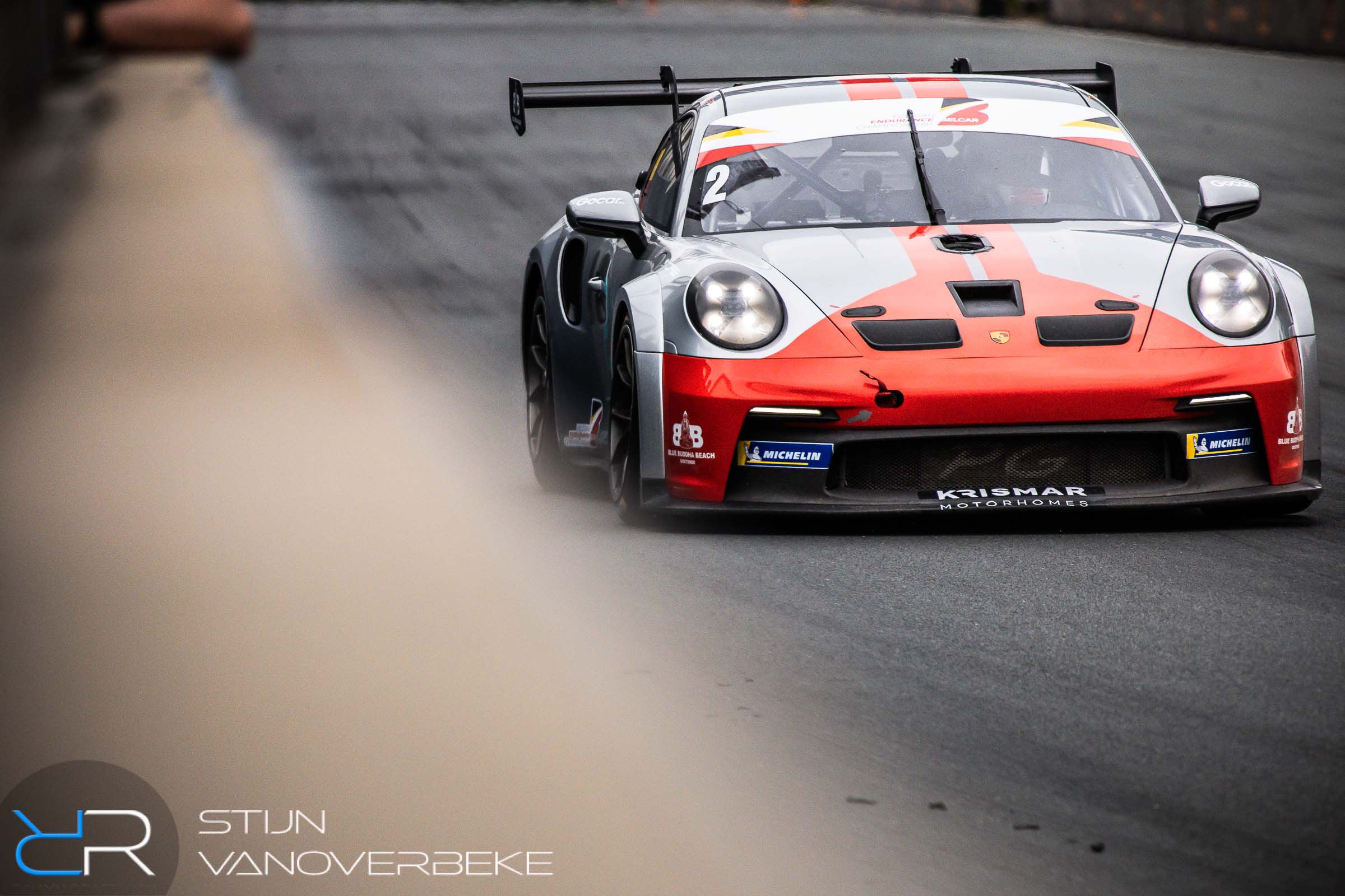 Russell Racing by Art Racing I Pitstream met Jamie Morrow naast ...