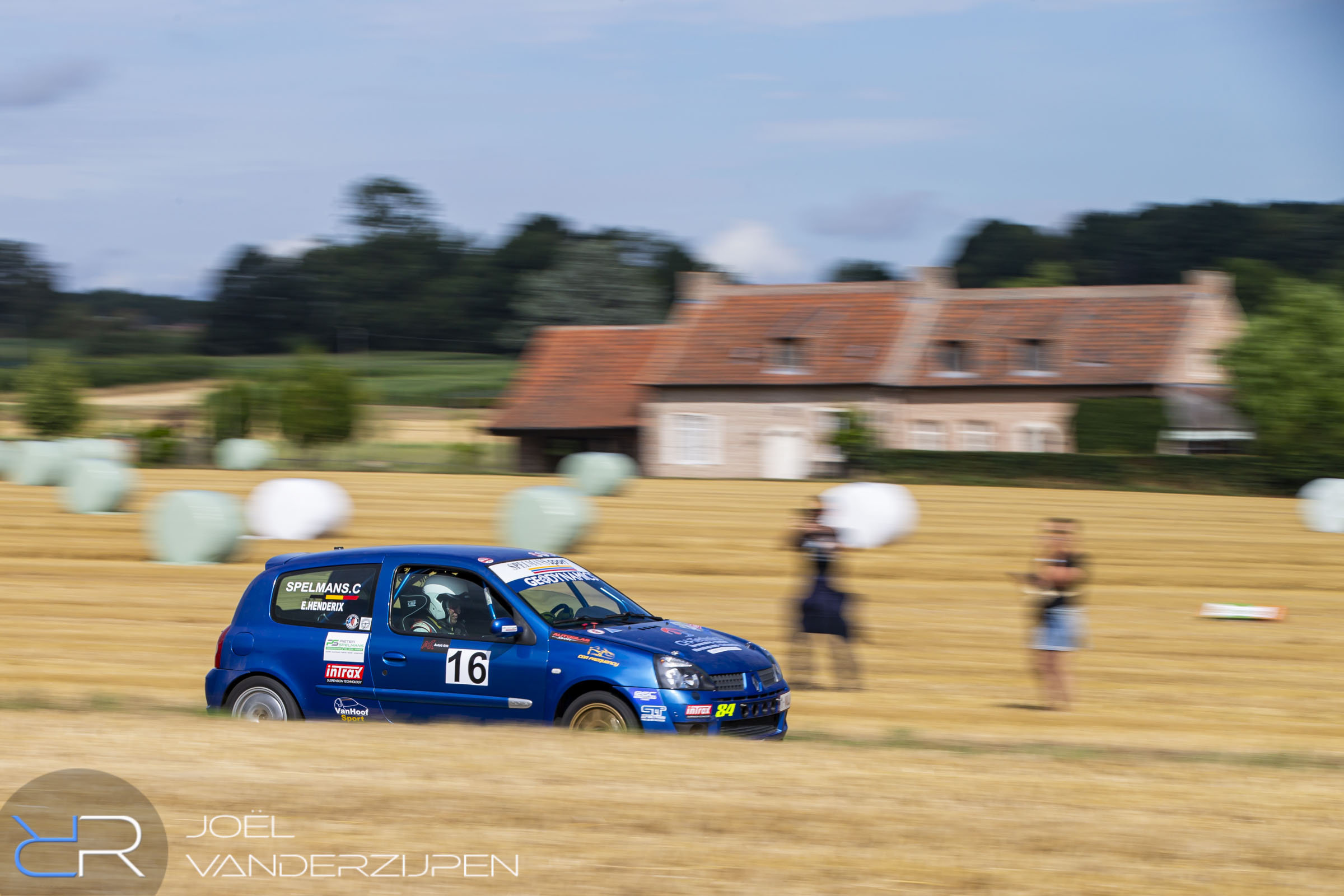 Strijd voor de tweede plaats in de 2WD Trophy • RallyandRaces.com